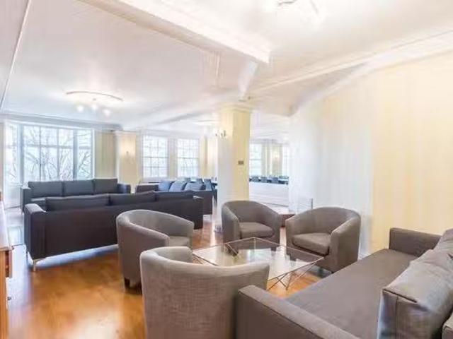 Flat to rent in Park Road, London NW8