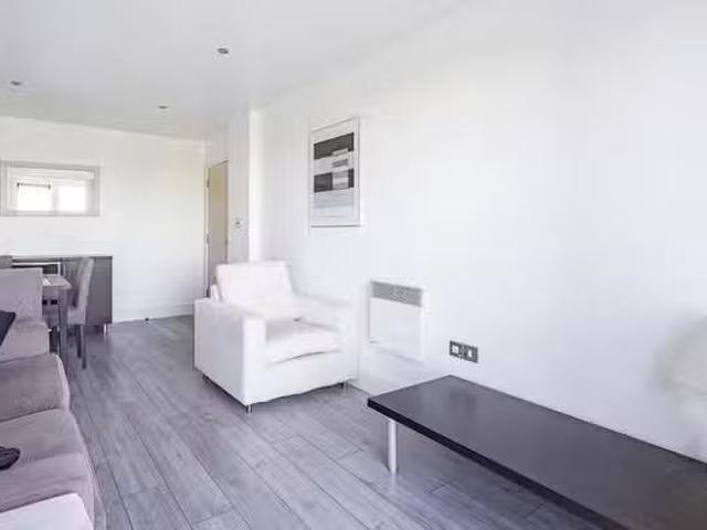Flat to rent in Park Road, St John's Wood, London NW8