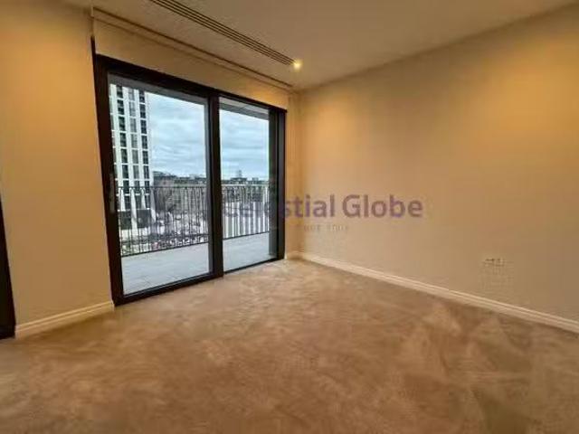 Flat to rent in Parkland Walk, London SW6