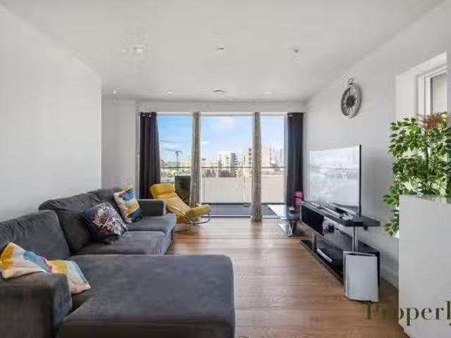 Flat to rent in Peartree Way, Bayliss Heights SE10