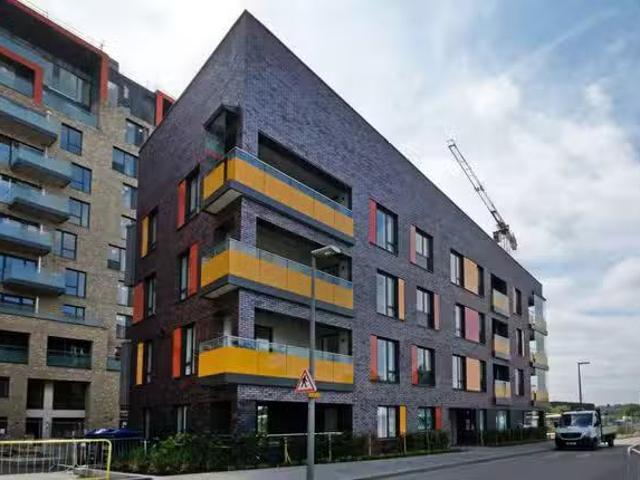 Flat to rent in Peartree Way, Greenwich, London SE10