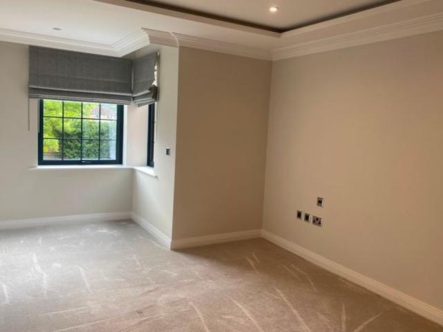 Flat to rent in Penn Road, Beaconsfield HP9