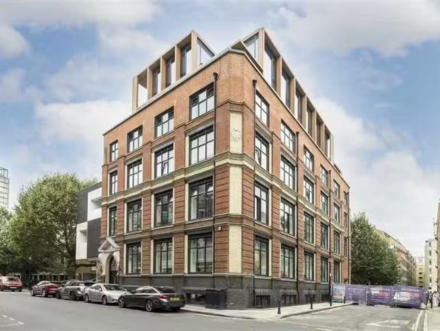 Flat to rent in Queen Elizabeth Street, London, SE1 Ref 232457