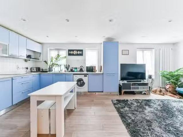 Flat to rent in Queens Road, Croydon CR0