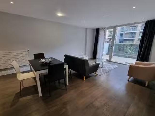Flat to rent in Queenshurst Square, Kingston KT2