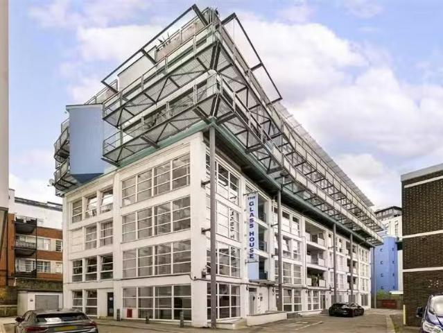 Flat to rent in Royal Oak Yard, London, SE1 Ref 230153