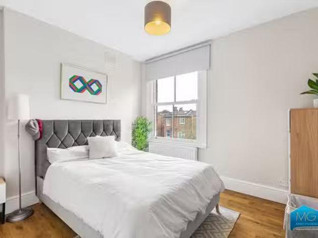 Flat to rent in Rathcoole Gardens, Crouch End, London N8