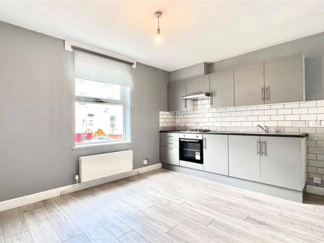Flat to Rent in Reading Zinzan Street PRL210099