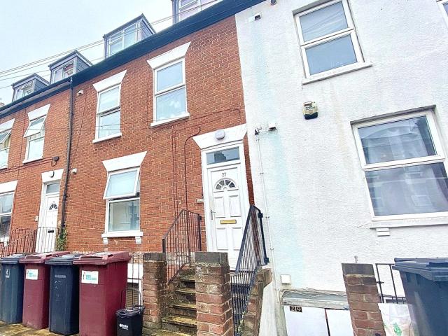 Flat to Rent in Reading Zinzan Street PRL220095