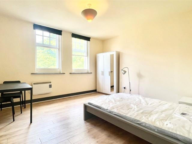 Flat to Rent in Reading Bridge Street PRL190061