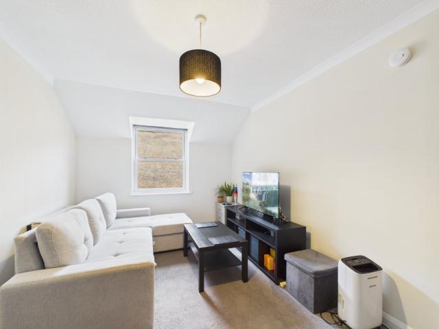 Flat to Rent in Reading Dale Road PRL230359