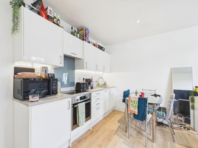 Flat to Rent in Reading Hanover House PRL170120