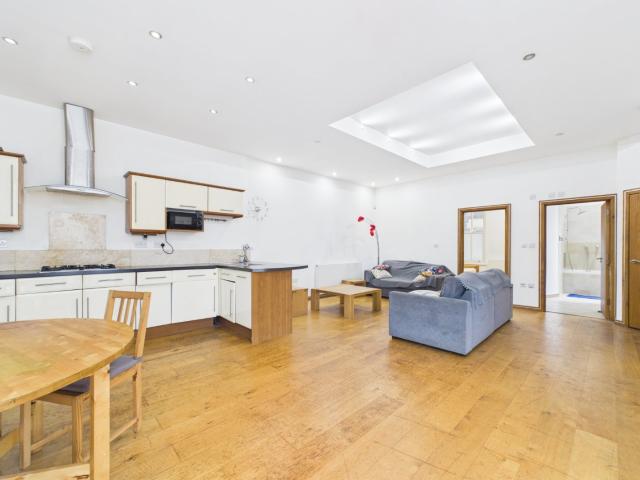 Flat to Rent in Reading Kings Road PRL250282