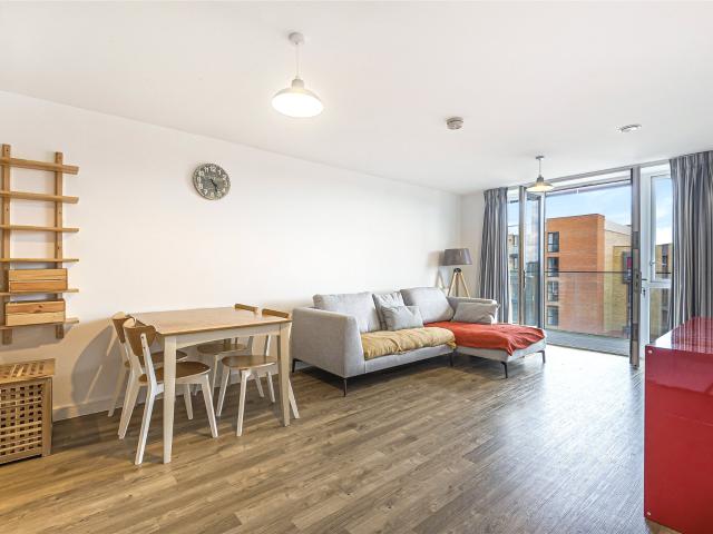 Flat to Rent in Reading Oscar Wilde Road PRL190126