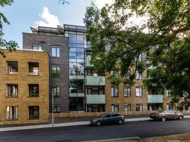 Flat to rent in Regents Gate, St John's Wood, London NW8