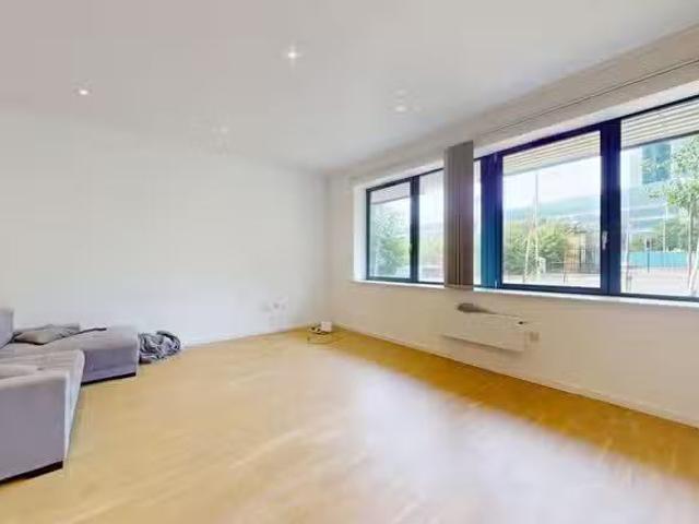 Flat to rent in Riverbank Way, Brentford TW8
