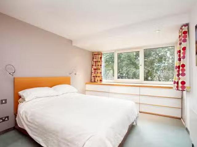 Flat to rent in Ridgway, Mount Ararat Road TW10