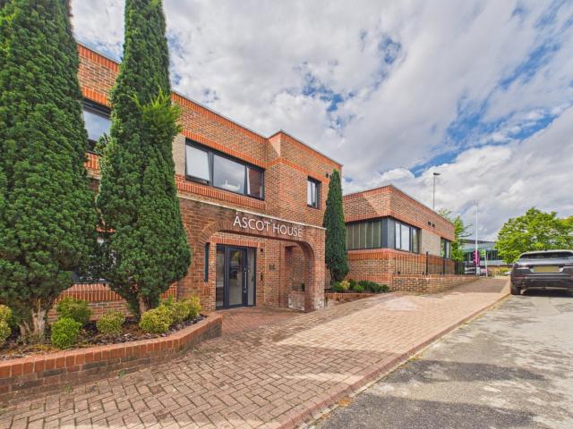 Flat to Rent in Wokingham Finchampstead Road WOL260084