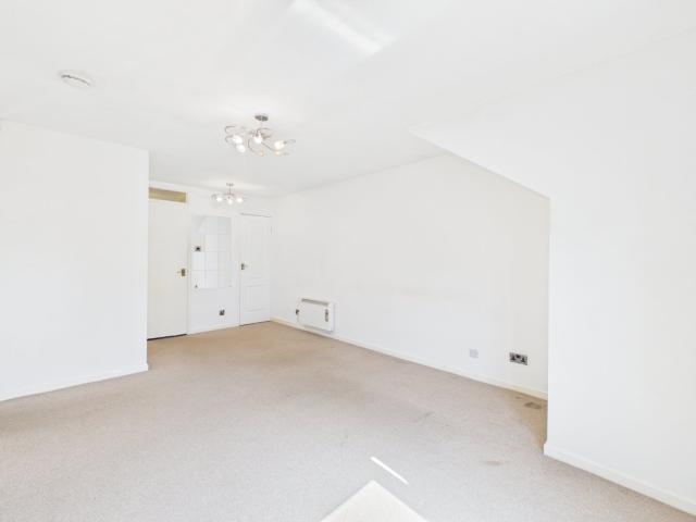 Flat to Rent in Wokingham Queen Victoria House WOL130175