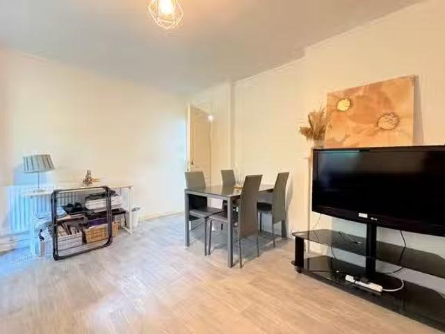 Flat to rent in Woodseer Street, London E1