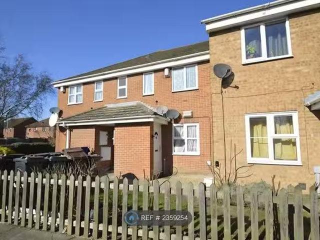 Flat to rent in Wallers Close, Dagenham RM9