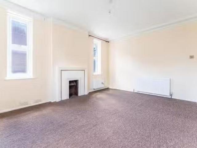 Flat to rent in Wellington House W5