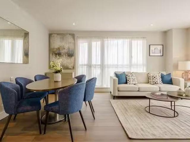 Flat to rent in Westferry Circus, London E14