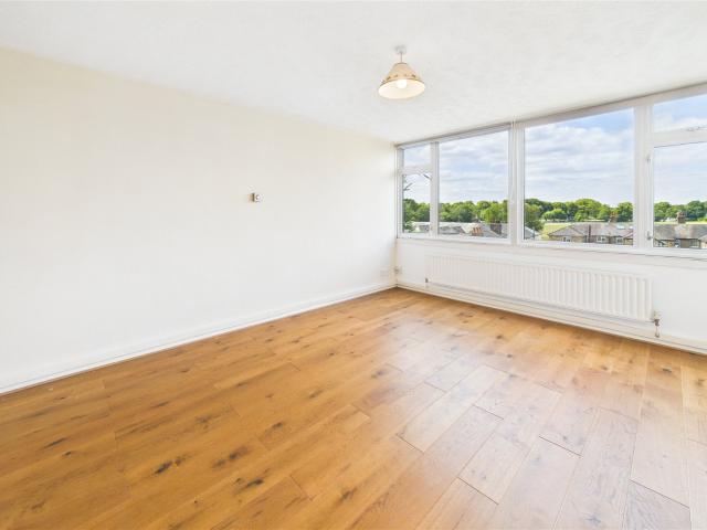 Flat to Rent in Windsor Meadow Lane STL250024