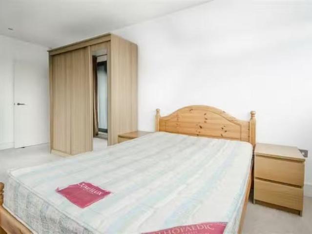 Flat to rent in Tower Bridge Road, London, SE1 Ref 236812