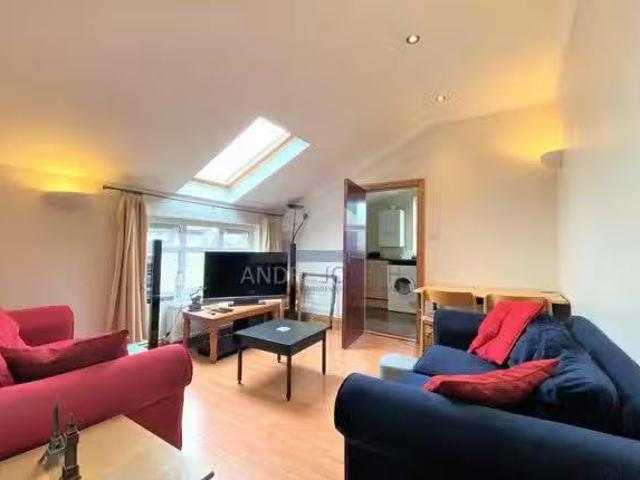 Flat to rent in Tooting Bec Road, Tooting Bec, London SW17