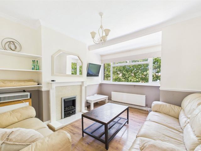 Flat to Rent in Taplow Bridge Court PML230167