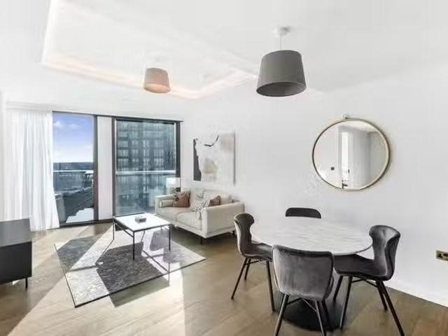 Flat to rent in Thames City, London SW8