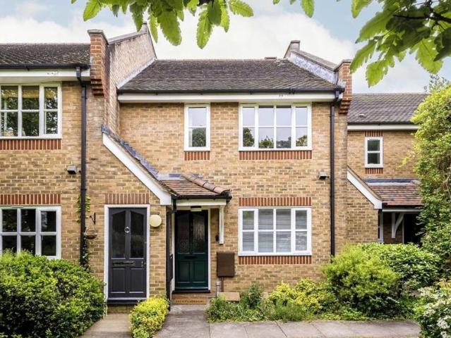 Flat to rent in Thames Street, Sunbury On Thames, TW16 Ref 22.