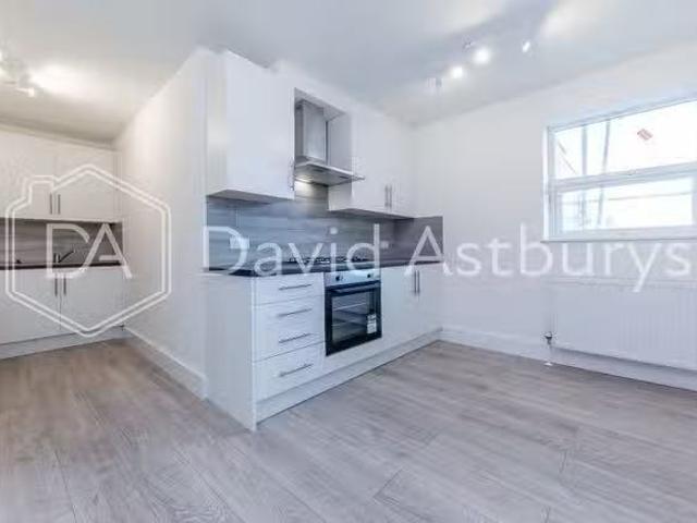 Flat to rent in Turnpike Lane, Crouch End, London N8