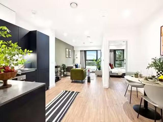 Flat to rent in UNCLE Acton, 136 Victoria Road W3