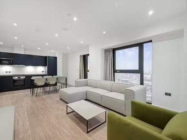 Flat to rent in Uncle Acton, 136 Victoria Road W3