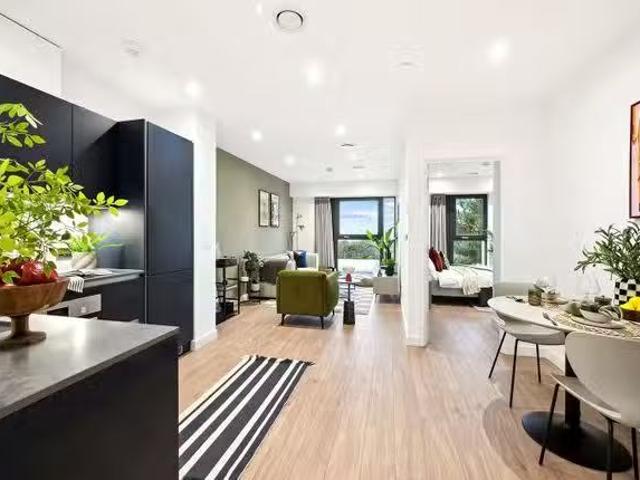 Flat to rent in UNCLE Acton, 136 Victoria Road W3