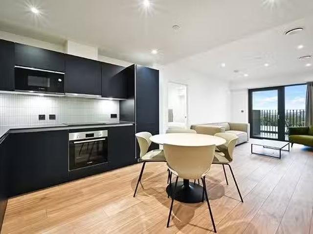 Flat to rent in UNCLE Acton, 136 Victoria Road W3