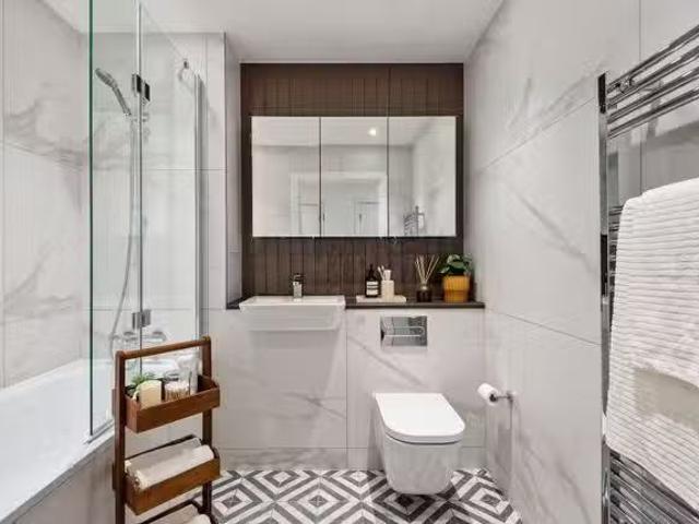 Flat to rent in UNCLE Acton, North Acton, London W3