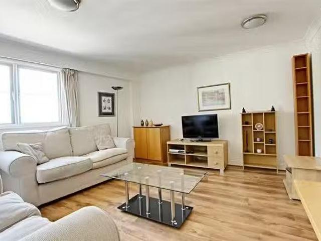 Flat to rent in Vauxhall Bridge Road, Victoria SW1V
