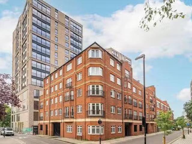 Flat to rent in Vauxhall Walk, Kennington SE11