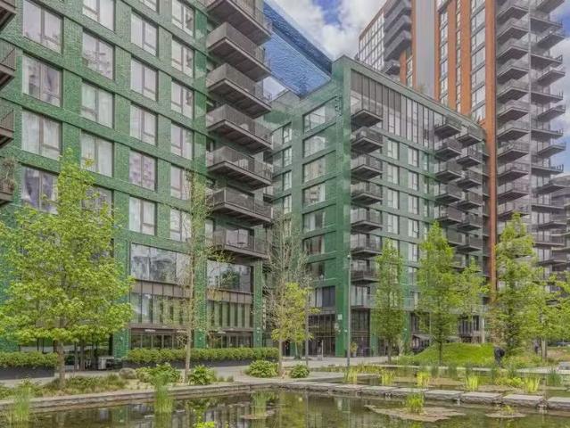 Flat to rent in Viaduct Gardens, London, SW11 Ref 229187