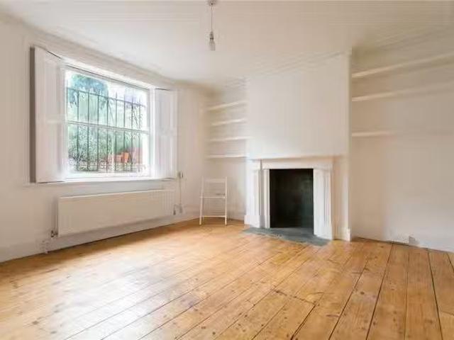Flat to rent in Victoria Park Road, London E9
