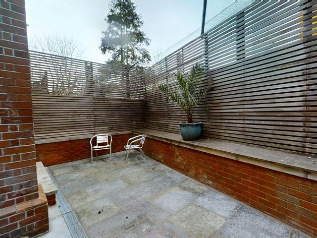 Flat to rent on