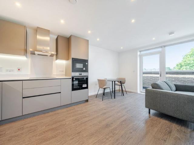 Flat to rent Lowfield Street, Dartford, DA1