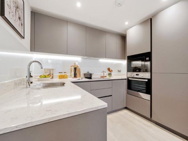 Flat to rent Lowfield Street, Dartford, DA1