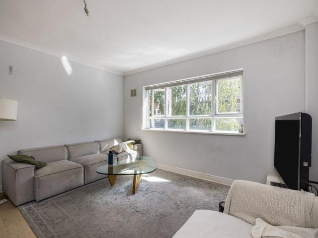 Flat to rent Lambert Road, London, SW2