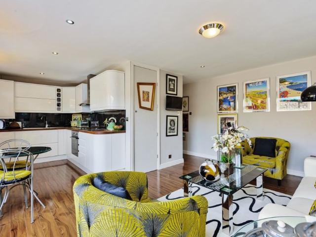 Flat to rent Malham Road, London, SE23