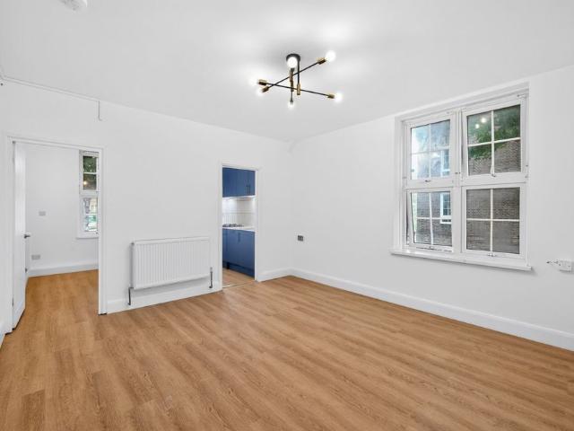 Flat to rent Manciple Street, London, SE1