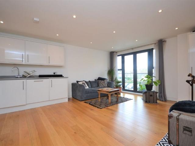 Flat to rent Masons Hill, Bromley, BR2